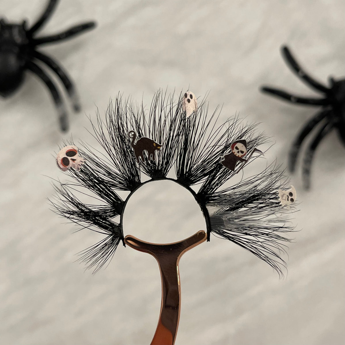 White Spooky Lashes – fabulashbyant